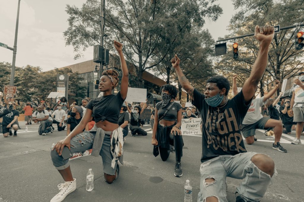ジョージ・フロイド、「Black Lives Matter」、そして企業の責任 | ThinkESG
